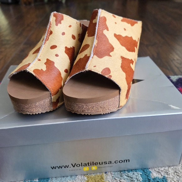Volatile | Shoes | Volatile Womens Cow Print Slide Sandals | Poshmark